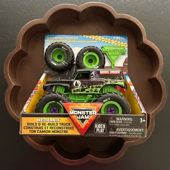Kids N Play | Toys | Monster Jam Mechanix Build Rebuild Grave Digger ...